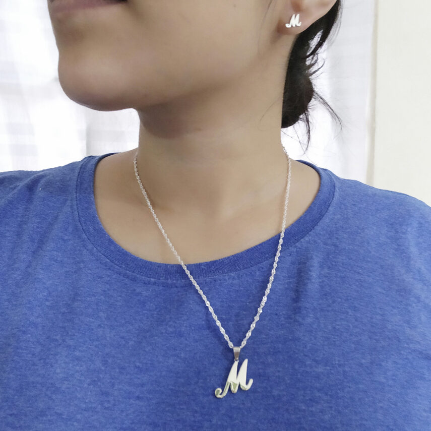 Collar Personalizado con Inicial – Taller de Joyería MARO