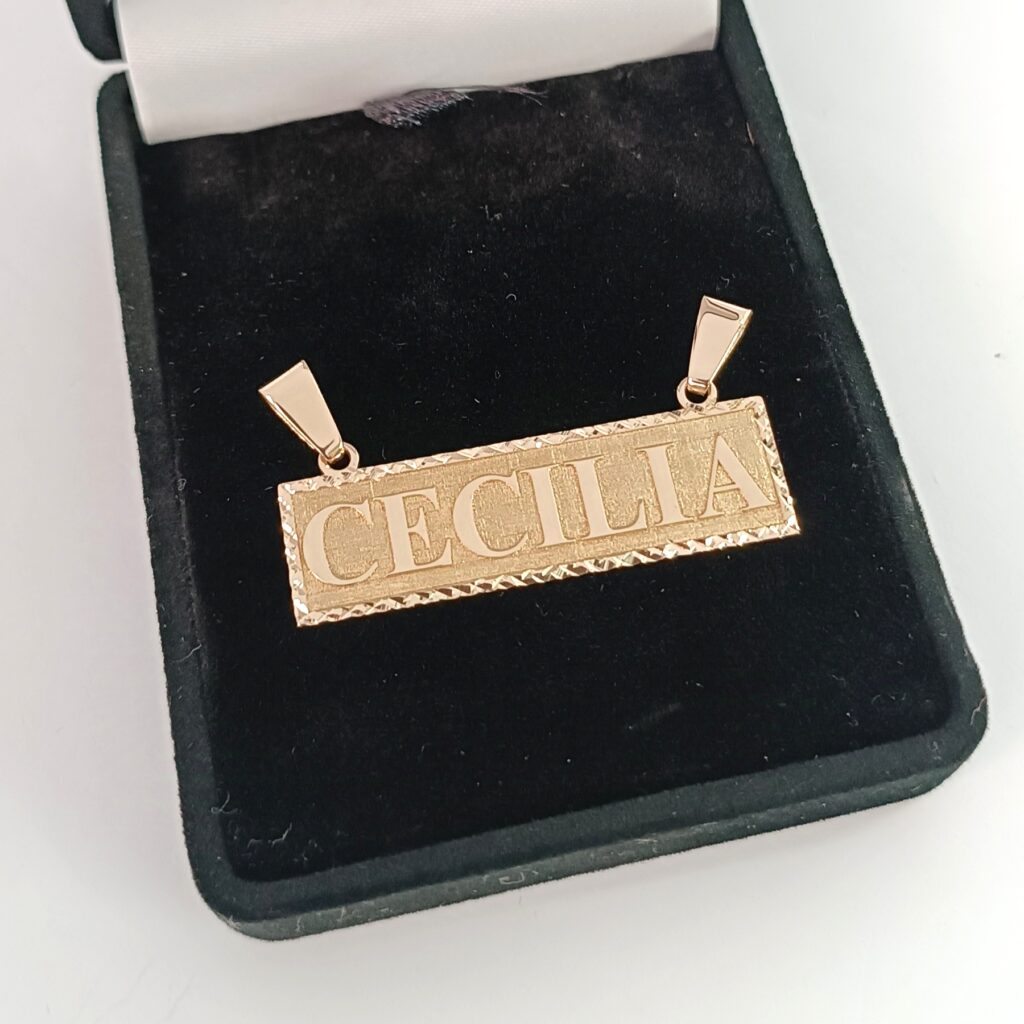 Placa De oro con Nombre – Taller de Joyería MARO